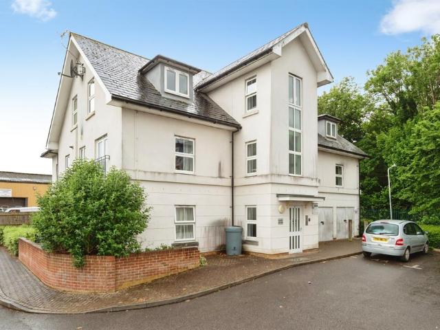 2 bedroom ground flat for sale