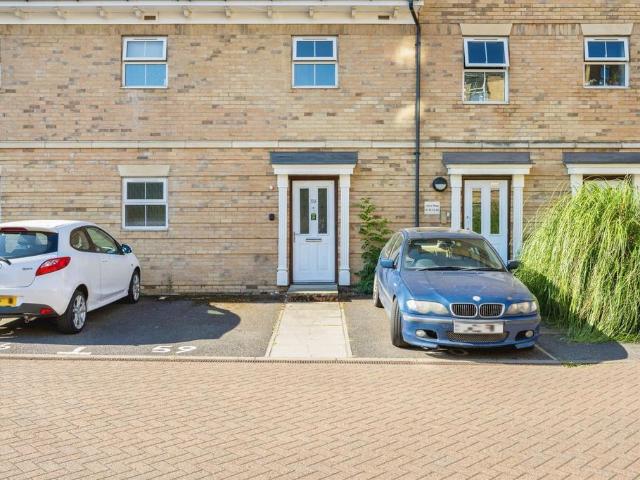 2 bedroom ground flat for sale