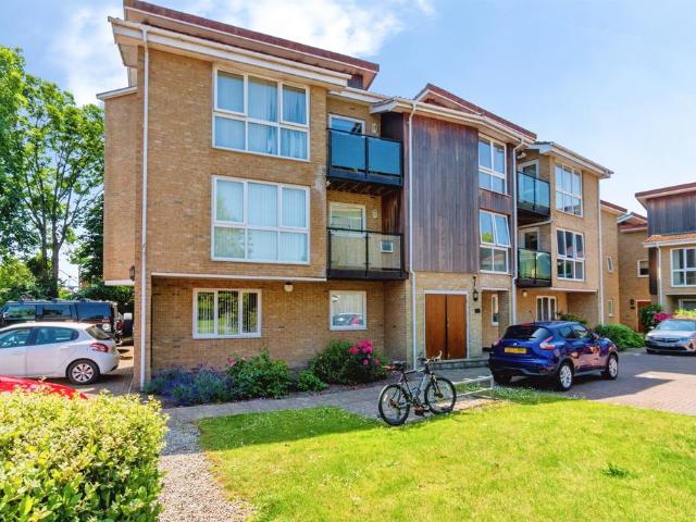 2 bedroom ground flat for sale