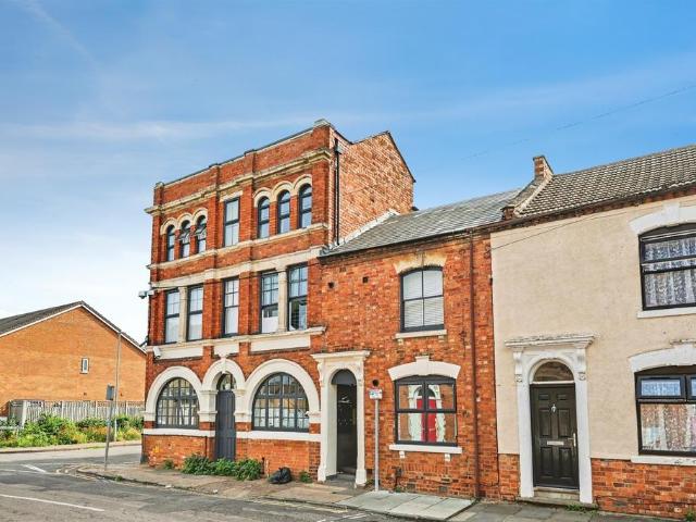 2 bedroom ground flat for sale