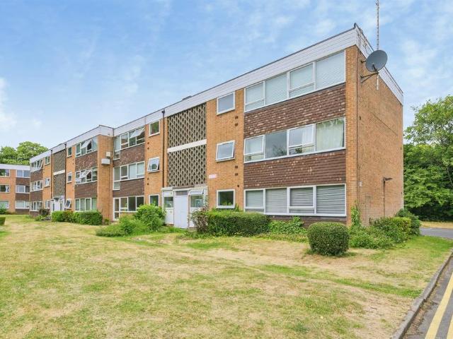 2 bedroom ground flat for sale