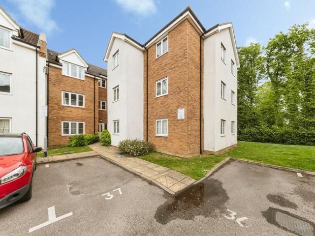 2 bedroom ground flat for sale