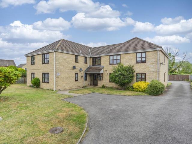 2 bedroom ground flat for sale