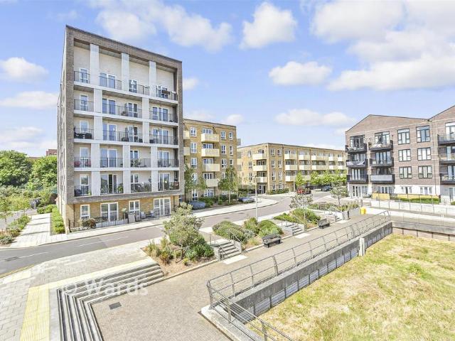2 bedroom ground flat for sale