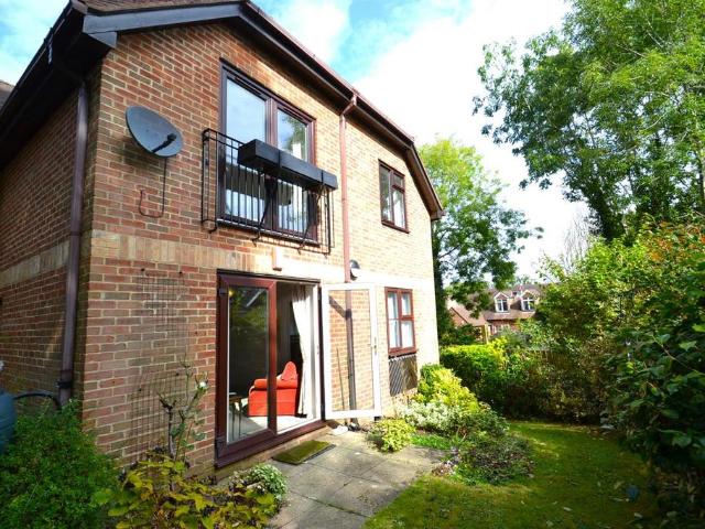 2 bedroom ground flat for sale