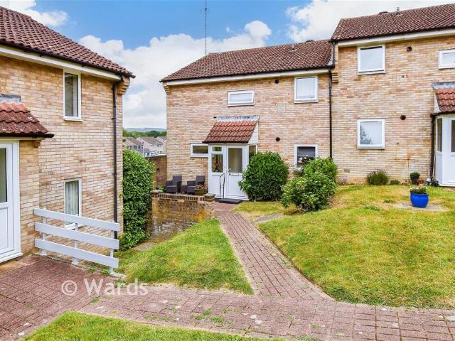 2 bedroom ground flat for sale