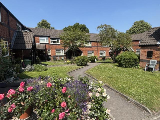 2 bedroom ground flat for sale