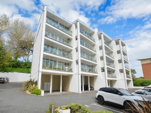2 bedroom ground flat for sale
