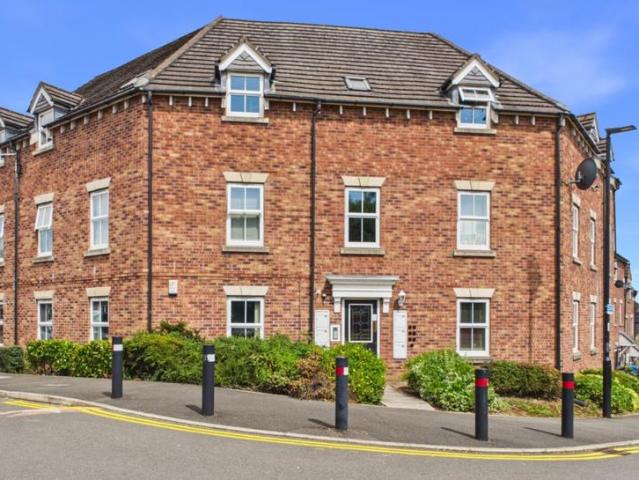 2 bedroom ground flat for sale