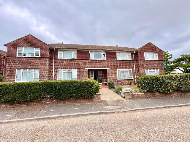 2 bedroom ground flat for sale