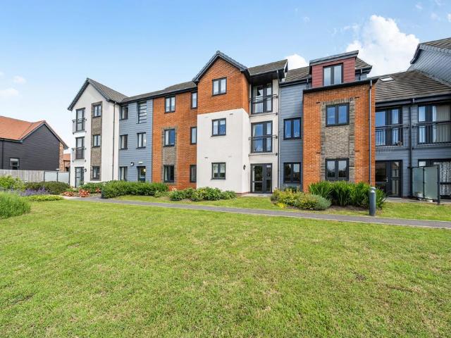 2 bedroom ground flat for sale