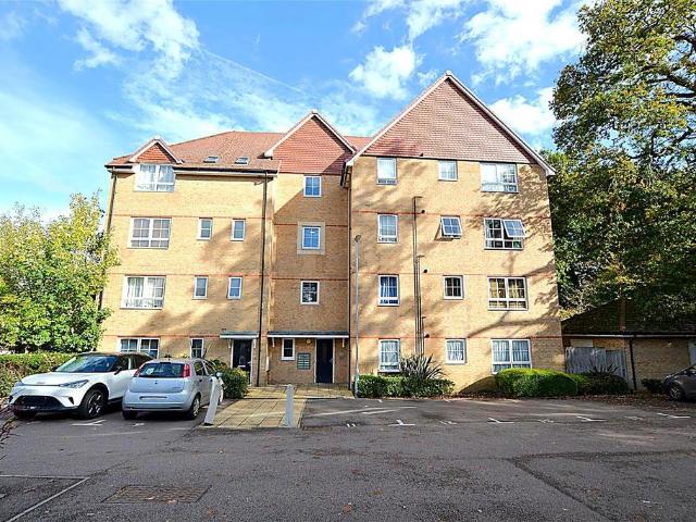 2 bedroom ground flat for sale