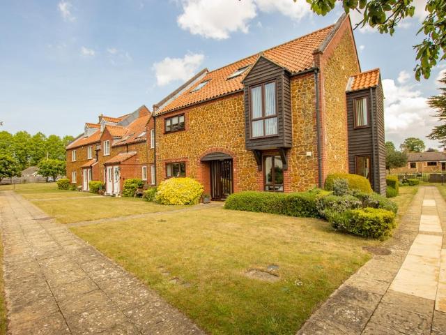 2 bedroom ground flat for sale
