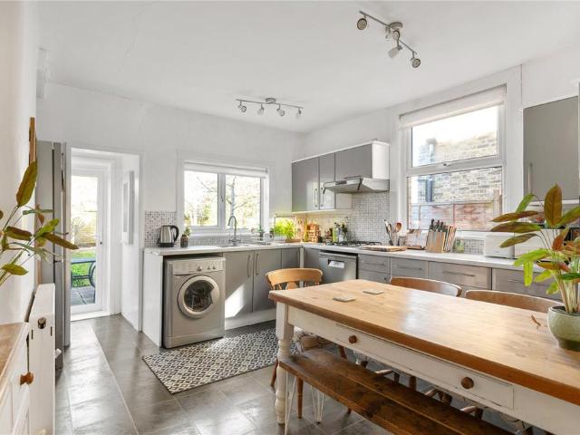 2 bedroom ground flat for sale