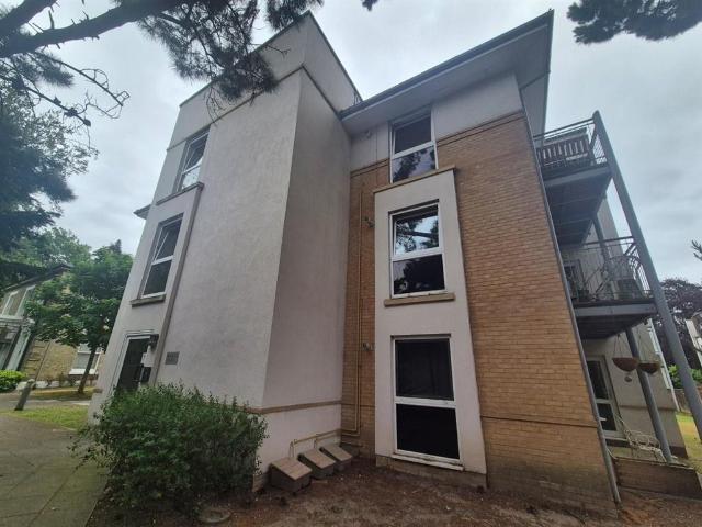2 bedroom ground flat for sale