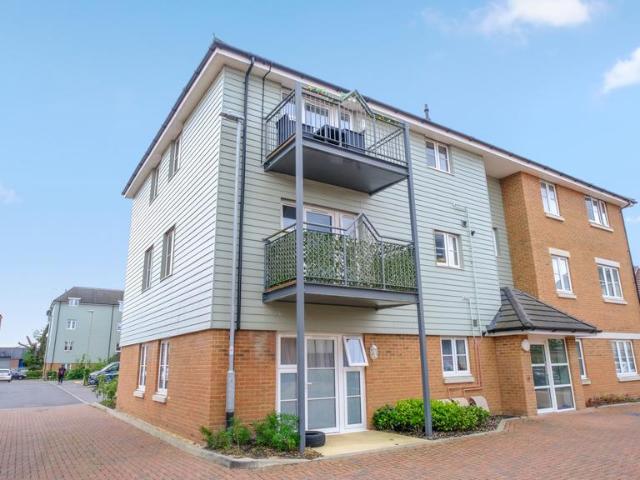 2 bedroom ground flat for sale