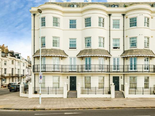2 bedroom ground flat for sale
