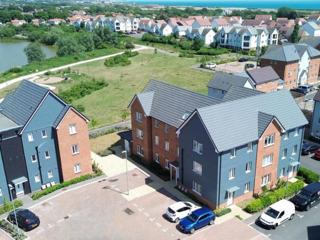 2 bedroom ground flat for sale
