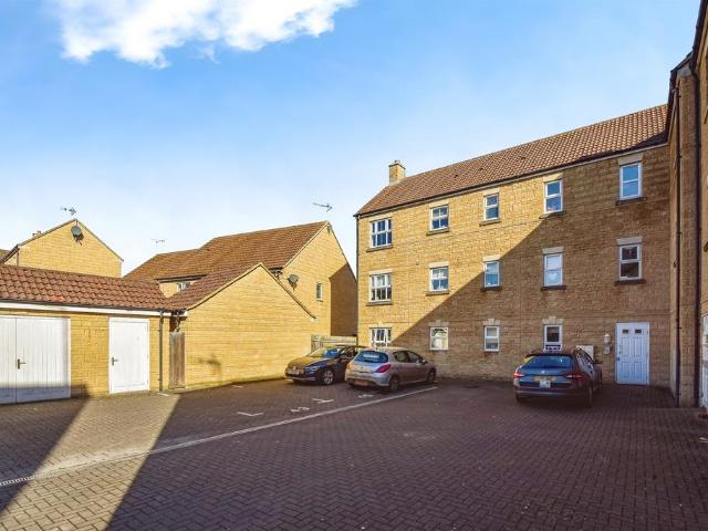 2 bedroom ground flat for sale
