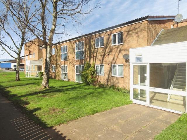 2 bedroom ground flat for sale