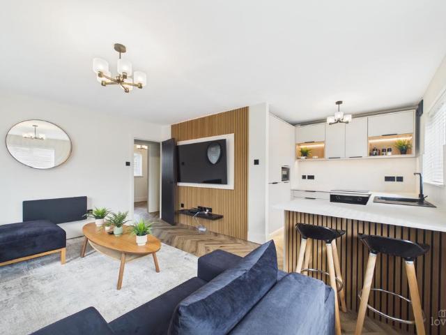 2 bedroom ground flat for sale