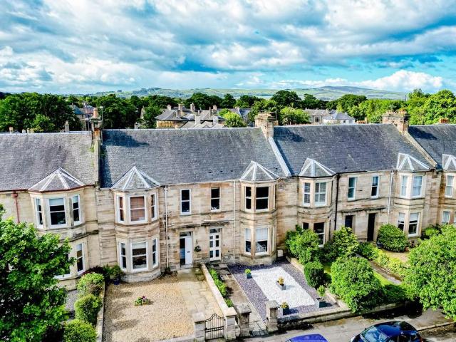 2 bedroom ground flat for sale