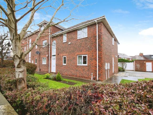 2 bedroom ground flat for sale