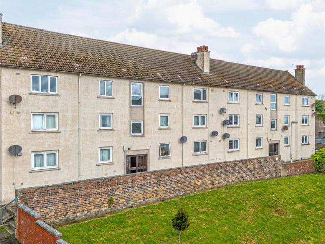 2 bedroom ground flat for sale