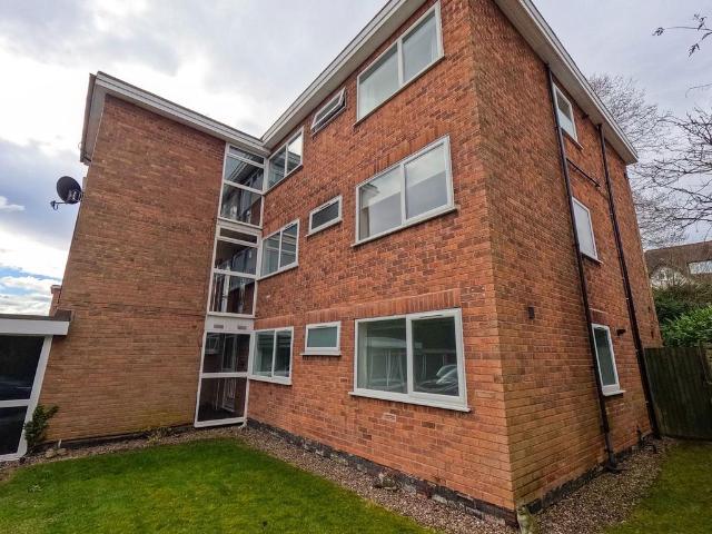 2 bedroom ground flat for sale