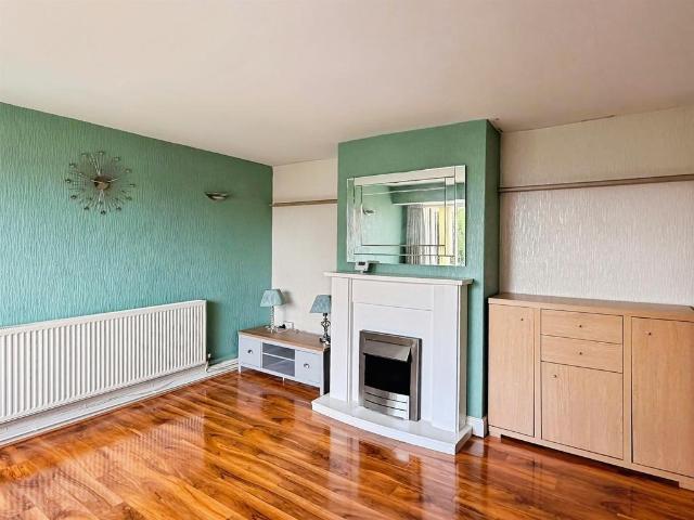 2 bedroom ground flat for sale
