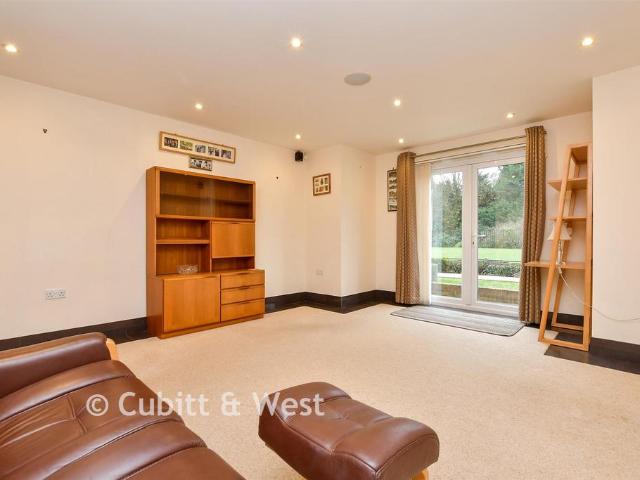 2 bedroom ground flat for sale