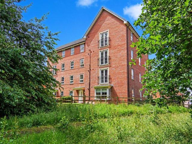 2 bedroom ground flat for sale