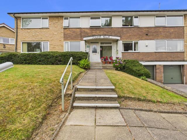 2 bedroom ground flat for sale