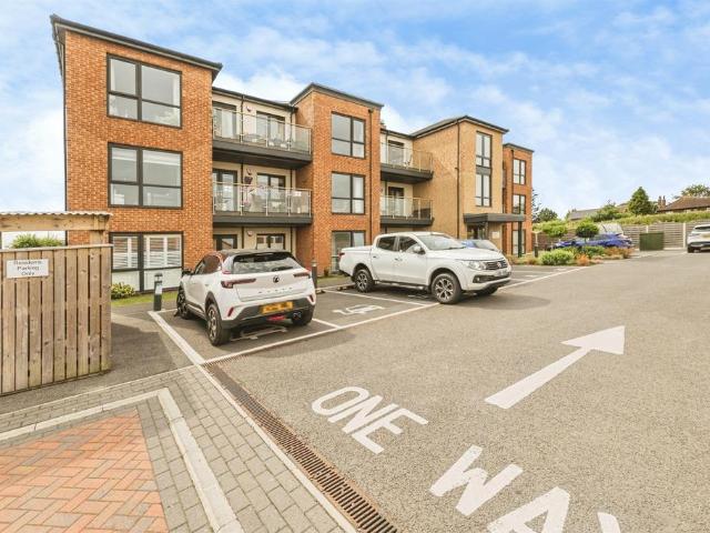 2 bedroom ground flat for sale