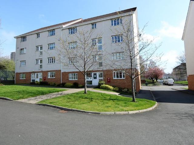 2 bedroom ground flat for sale