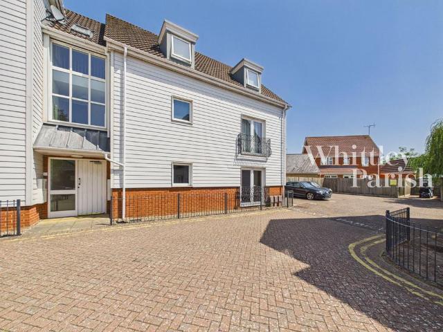 2 bedroom ground flat for sale