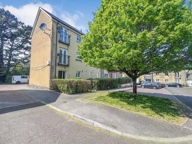 2 bedroom ground flat for sale