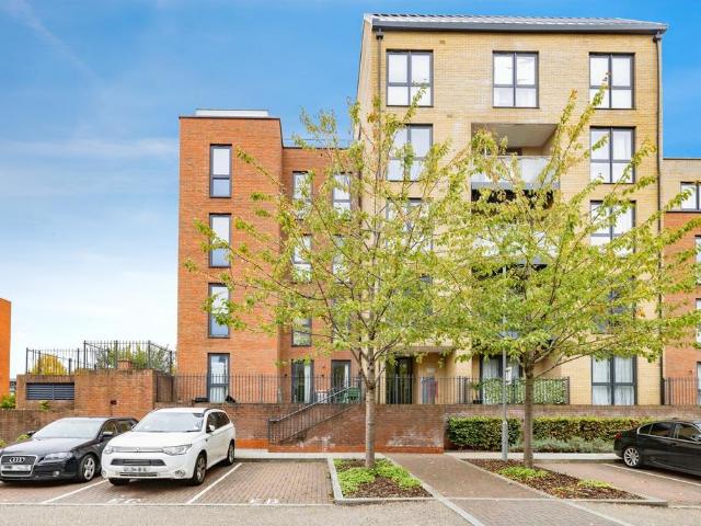 2 bedroom ground flat for sale