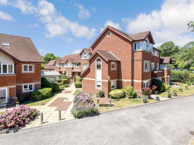 2 bedroom ground flat for sale