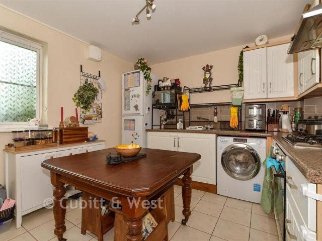 2 bedroom ground flat for sale