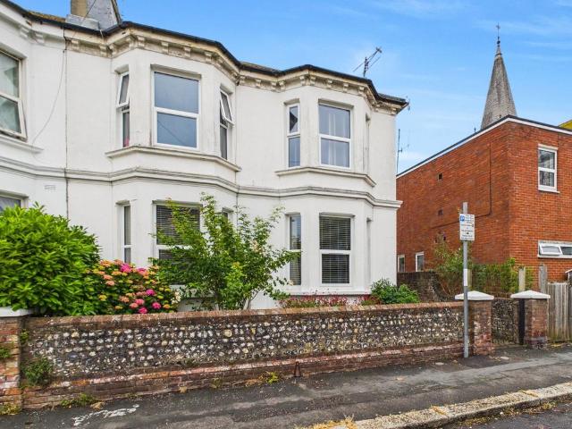 2 bedroom ground flat for sale