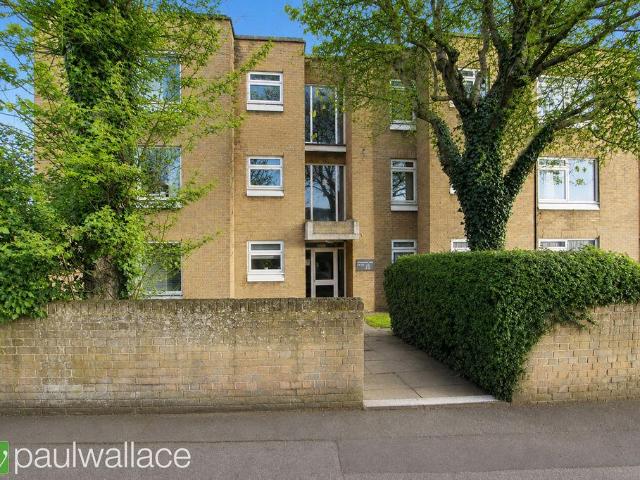 2 bedroom ground flat for sale