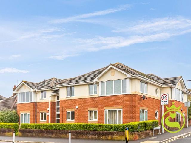 2 bedroom ground flat for sale