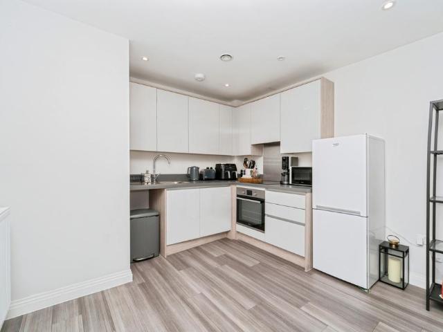2 bedroom ground flat for sale