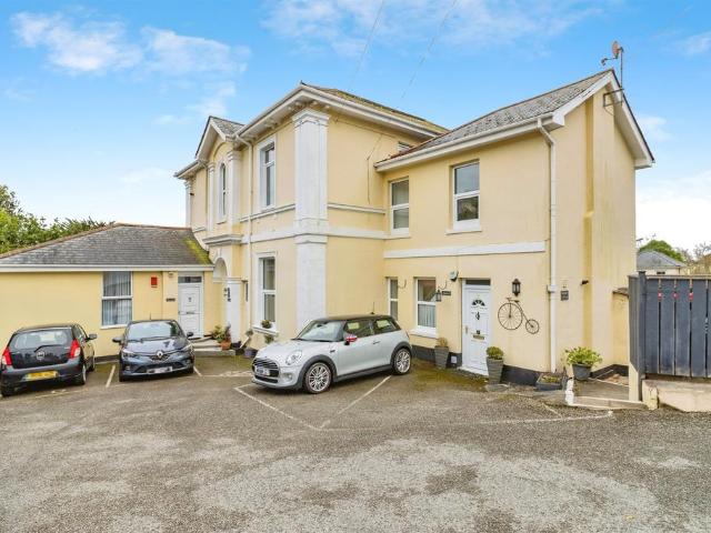 2 bedroom ground flat for sale