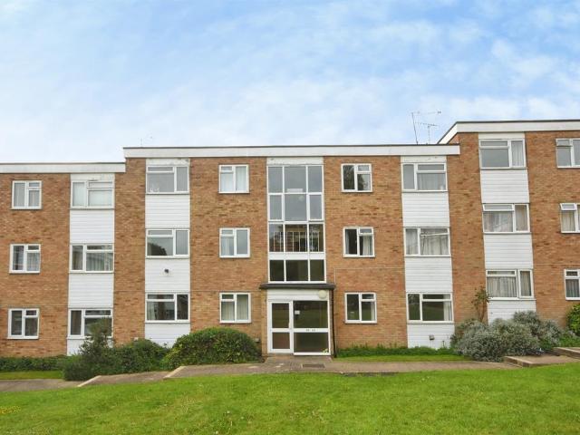 2 bedroom ground flat for sale