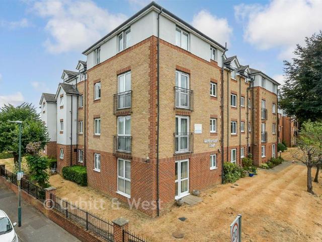 2 bedroom ground flat for sale