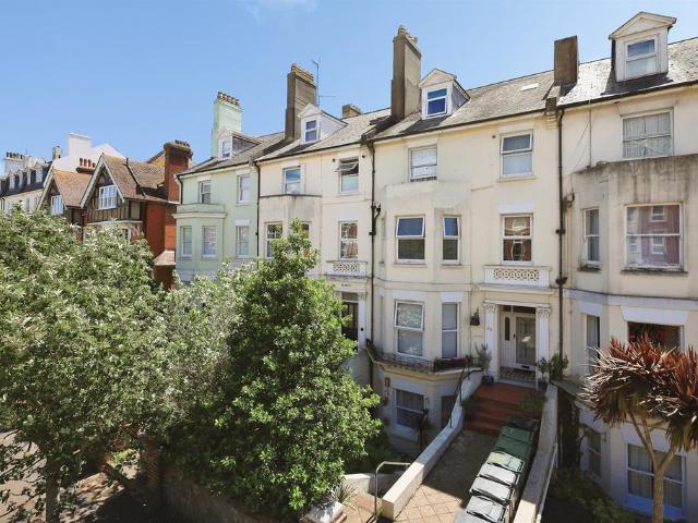 2 bedroom ground flat for sale