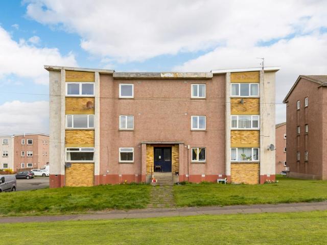 2 bedroom ground flat for sale