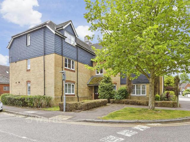 2 bedroom ground flat for sale